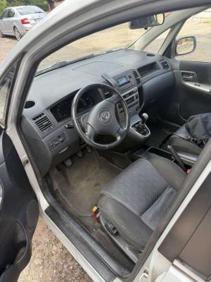 Grey Toyota Corolla Verso 2004 in Kaunas, with an engine capacity of 2.00 L and mileage of 285 thousand km for 749 €, photo 12 on AUTOMOTO.COM.LV