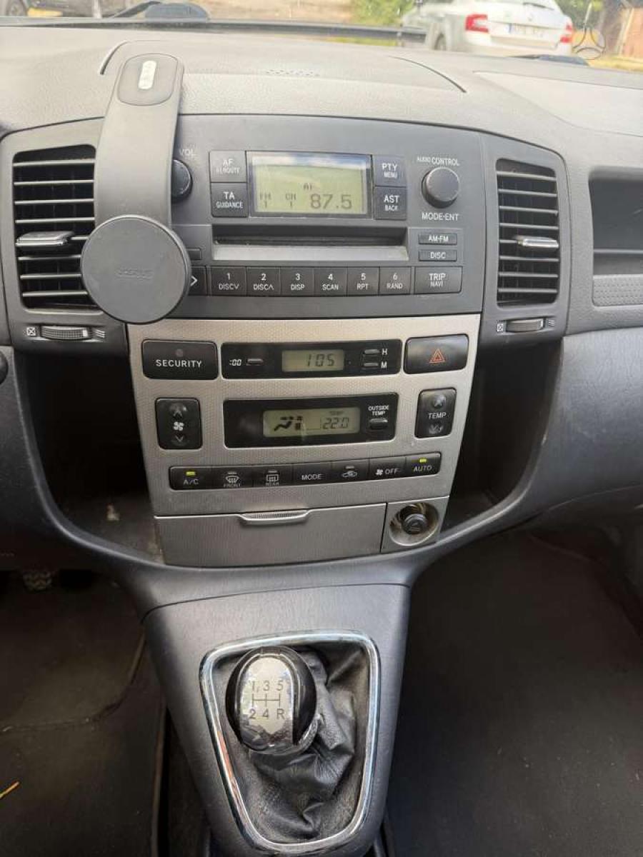 Grey Toyota Corolla Verso 2004 in Kaunas, with an engine capacity of 2.00 L and mileage of 285 thousand km for 749 €, photo 13 on AUTOMOTO.COM.LV