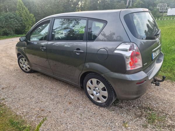 Grey Toyota Corolla Verso 2004 in Anyksciai, with an engine capacity of 2.00 L and mileage of 310 thousand km for 1490 €, photo 1 on AUTOMOTO.COM.LV