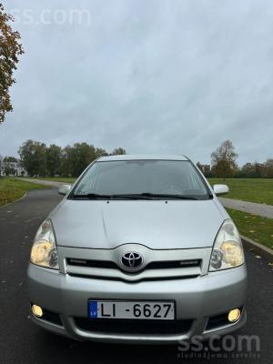 Pelēks Toyota Corolla Verso 2004 Jelgava, ar dzinēja tilpumu 2.00 L un nobraukumu 297 tūkst. km par 1990 €, foto 3 vietnē AUTOMOTO.COM.LV