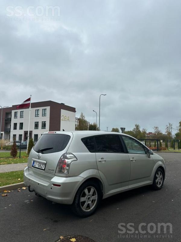 Pelēks Toyota Corolla Verso 2004 Jelgava, ar dzinēja tilpumu 2.00 L un nobraukumu 297 tūkst. km par 1990 €, foto 7 vietnē AUTOMOTO.COM.LV