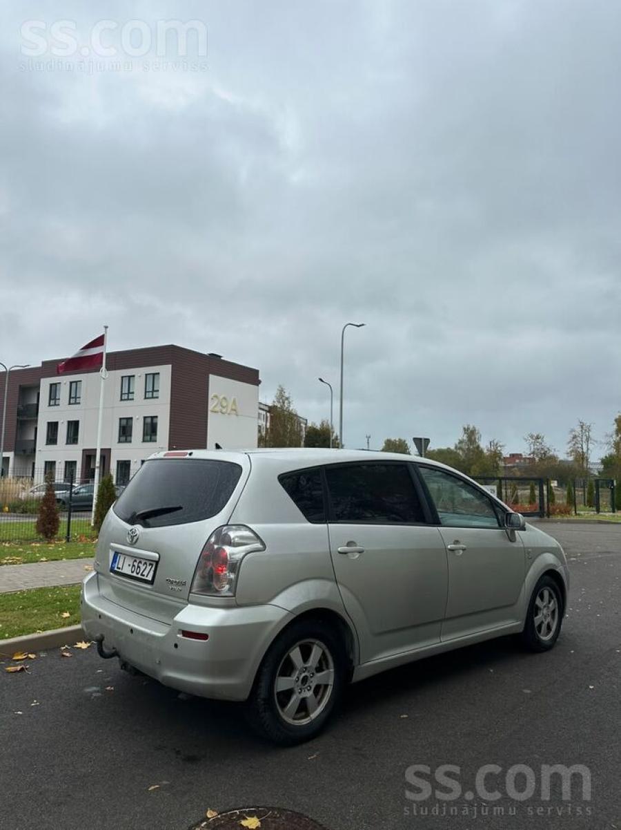 Pelēks Toyota Corolla Verso 2004 Jelgava, ar dzinēja tilpumu 2.00 L un nobraukumu 297 tūkst. km par 1990 €, foto 7 vietnē AUTOMOTO.COM.LV