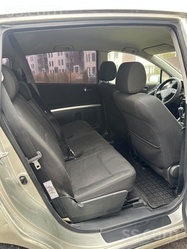 Pelēks Toyota Corolla Verso 2004 Jelgava, ar dzinēja tilpumu 2.00 L un nobraukumu 297 tūkst. km par 1990 €, foto 9 vietnē AUTOMOTO.COM.LV