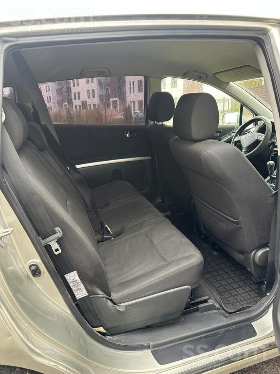 Pelēks Toyota Corolla Verso 2004 Jelgava, ar dzinēja tilpumu 2.00 L un nobraukumu 297 tūkst. km par 1990 €, foto 9 vietnē AUTOMOTO.COM.LV