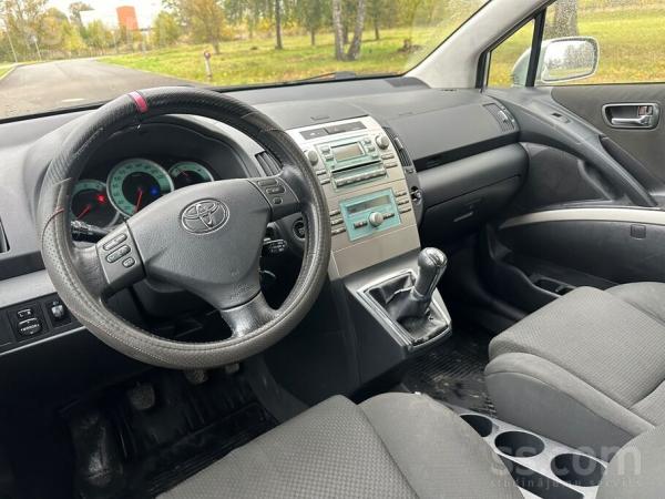 Pelēks Toyota Corolla Verso 2004 Jelgava, ar dzinēja tilpumu 2.00 L un nobraukumu 297 tūkst. km par 1990 €, foto 10 vietnē AUTOMOTO.COM.LV