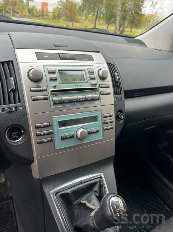 Pelēks Toyota Corolla Verso 2004 Jelgava, ar dzinēja tilpumu 2.00 L un nobraukumu 297 tūkst. km par 1990 €, foto 11 vietnē AUTOMOTO.COM.LV
