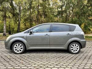 Grey Toyota Corolla Verso 2004 in Vilnius, with an engine capacity of 2.00 L and mileage of 326 thousand km for 850 €, photo 3 on AUTOMOTO.COM.LV