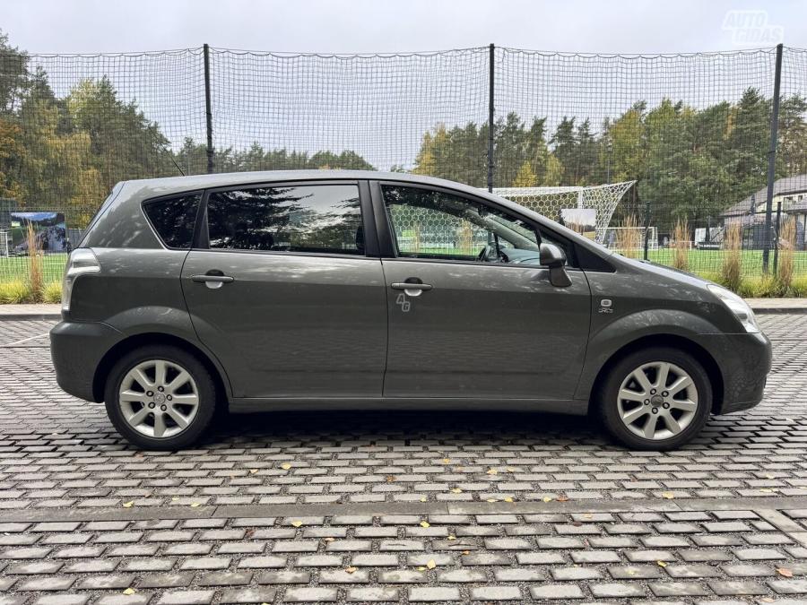 Grey Toyota Corolla Verso 2004 in Vilnius, with an engine capacity of 2.00 L and mileage of 326 thousand km for 850 €, photo 7 on AUTOMOTO.COM.LV