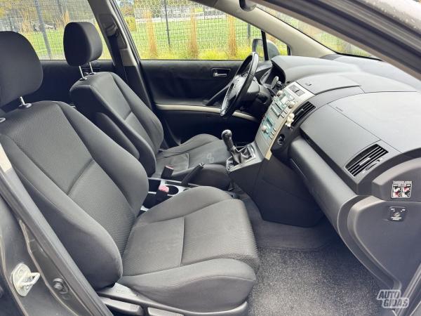 Pelēks Toyota Corolla Verso 2004 Viļņa, ar dzinēja tilpumu 2.00 L un nobraukumu 326 tūkst. km par 850 €, foto 10 vietnē AUTOMOTO.COM.LV
