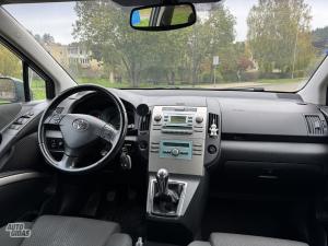 Grey Toyota Corolla Verso 2004 in Vilnius, with an engine capacity of 2.00 L and mileage of 326 thousand km for 850 €, photo 13 on AUTOMOTO.COM.LV
