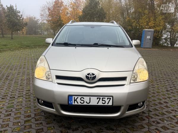Pelēks Toyota Corolla Verso 2004 Panevēža, ar dzinēja tilpumu 2.00 L un nobraukumu 308 tūkst. km par 1650 €, foto 7 vietnē AUTOMOTO.COM.LV