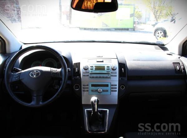 Pelēks Toyota Corolla Verso 2005 Rēzekne, ar dzinēja tilpumu 2.00 L un nobraukumu 276 tūkst. km par 1995 €, foto 5 vietnē AUTOMOTO.COM.LV