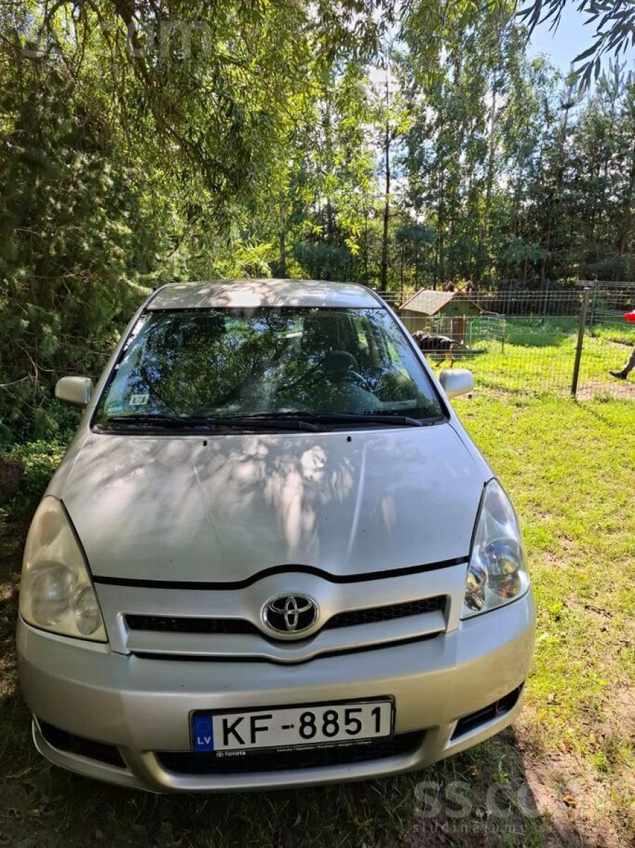 Grey Toyota Corolla Verso 2005 in Liepaja, with an engine capacity of 2.00 L and mileage of 248 thousand km for 990 €, photo 1 on AUTOMOTO.COM.LV