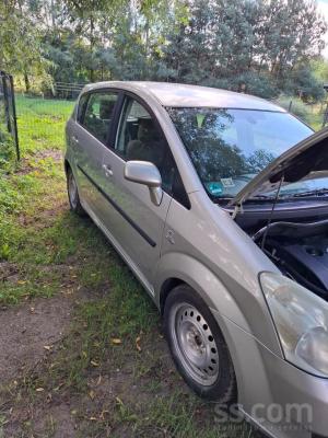 Grey Toyota Corolla Verso 2005 in Liepaja, with an engine capacity of 2.00 L and mileage of 248 thousand km for 990 €, photo 4 on AUTOMOTO.COM.LV