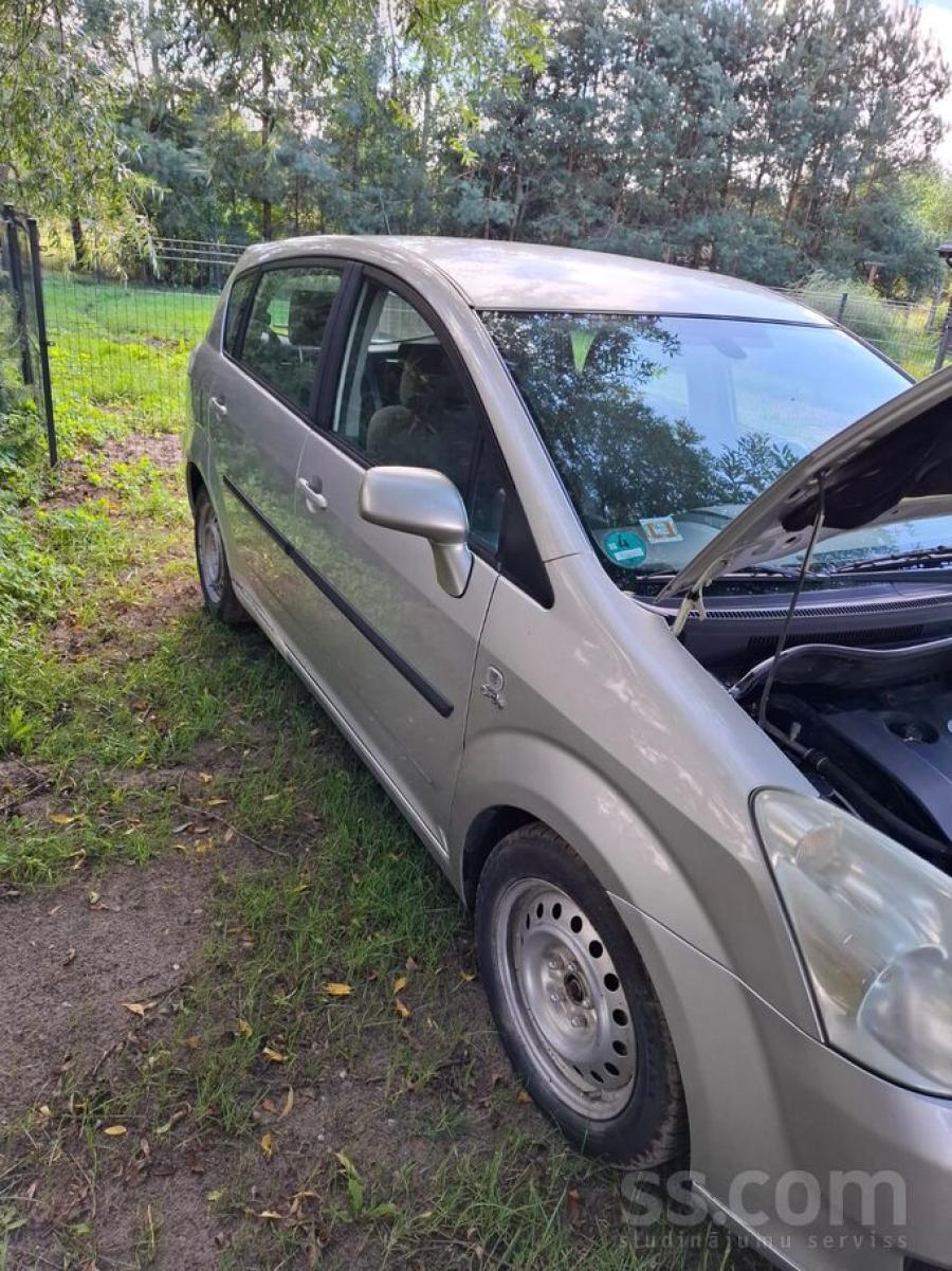 Grey Toyota Corolla Verso 2005 in Liepaja, with an engine capacity of 2.00 L and mileage of 248 thousand km for 990 €, photo 4 on AUTOMOTO.COM.LV