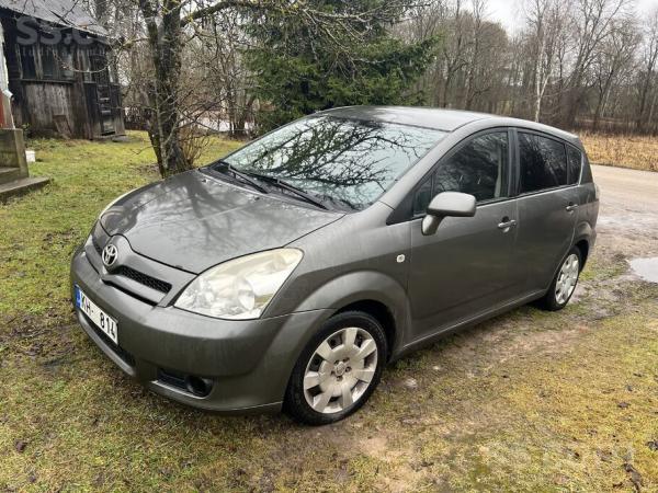 Pelēks Toyota Corolla Verso 2005 Valka, ar dzinēja tilpumu 2.20 L un nobraukumu 341 tūkst. km par 1500 €, foto 1 vietnē AUTOMOTO.COM.LV