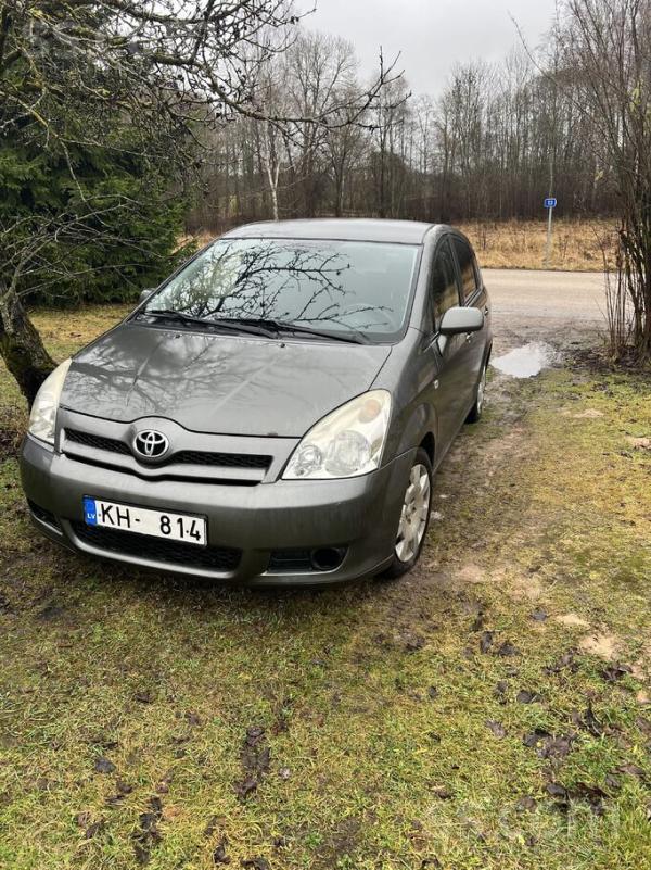 Pelēks Toyota Corolla Verso 2005 Valka, ar dzinēja tilpumu 2.20 L un nobraukumu 341 tūkst. km par 1500 €, foto 2 vietnē AUTOMOTO.COM.LV