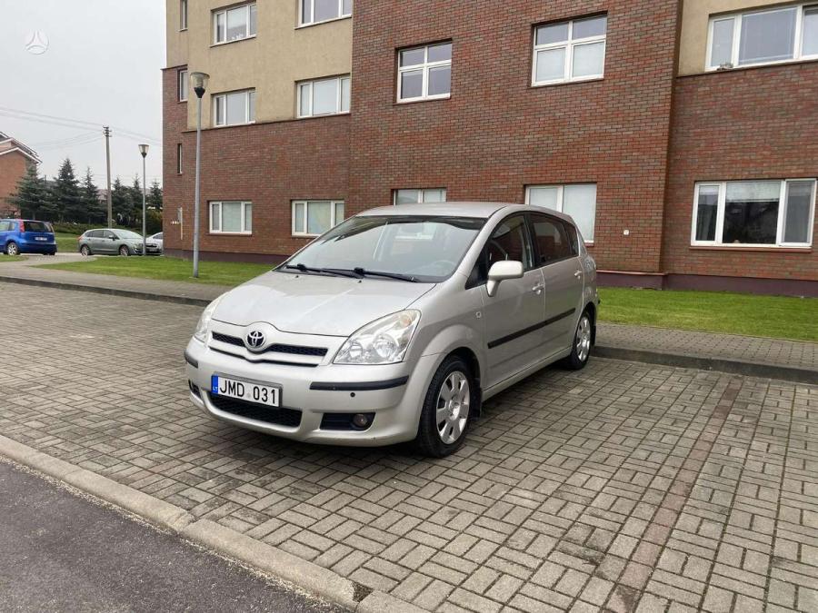 Pelēks Toyota Corolla Verso 2005 Klaipėda, ar dzinēja tilpumu 1.80 L un nobraukumu 174 tūkst. km par 2450 €, foto 3 vietnē AUTOMOTO.COM.LV
