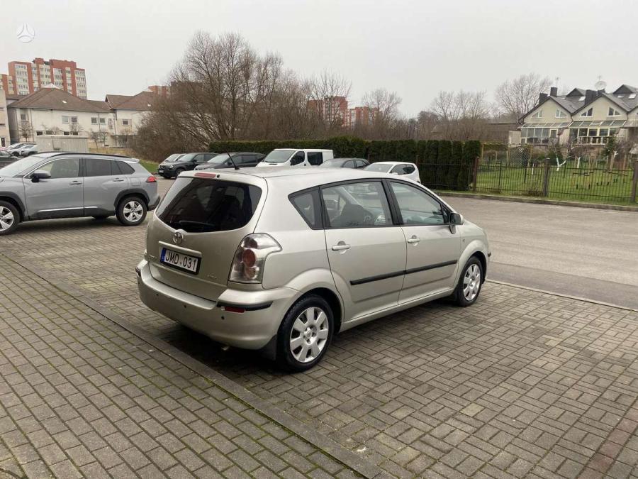 Pelēks Toyota Corolla Verso 2005 Klaipėda, ar dzinēja tilpumu 1.80 L un nobraukumu 174 tūkst. km par 2450 €, foto 5 vietnē AUTOMOTO.COM.LV