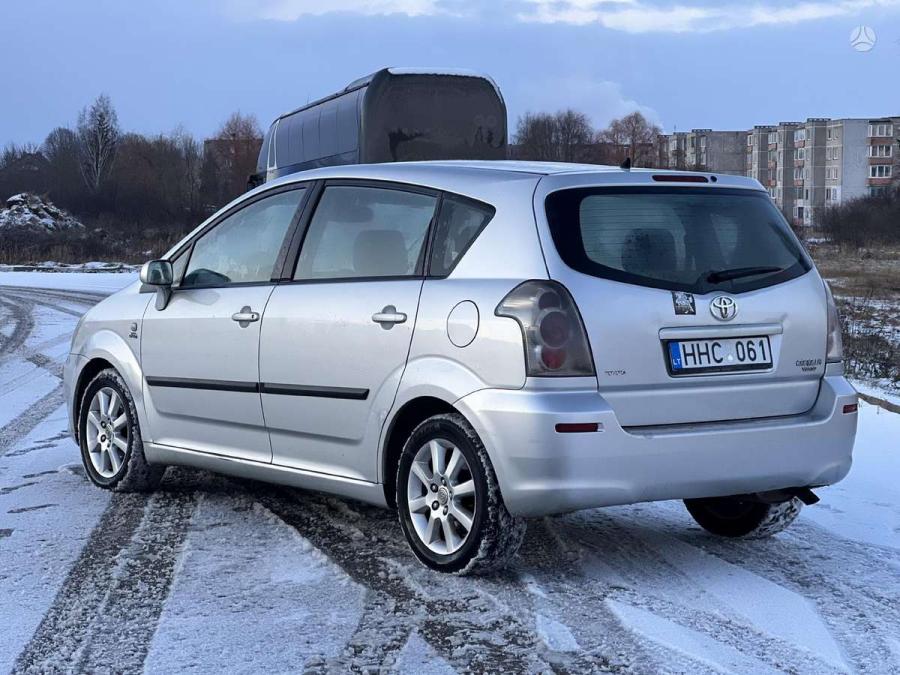 Grey Toyota Corolla Verso 2005 in Radviliskis, with an engine capacity of 2.00 L and mileage of 328 thousand km for 1850 €, photo 3 on AUTOMOTO.COM.LV
