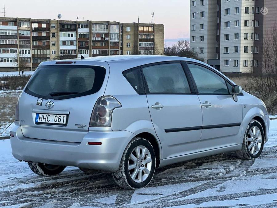 Grey Toyota Corolla Verso 2005 in Radviliskis, with an engine capacity of 2.00 L and mileage of 328 thousand km for 1850 €, photo 5 on AUTOMOTO.COM.LV