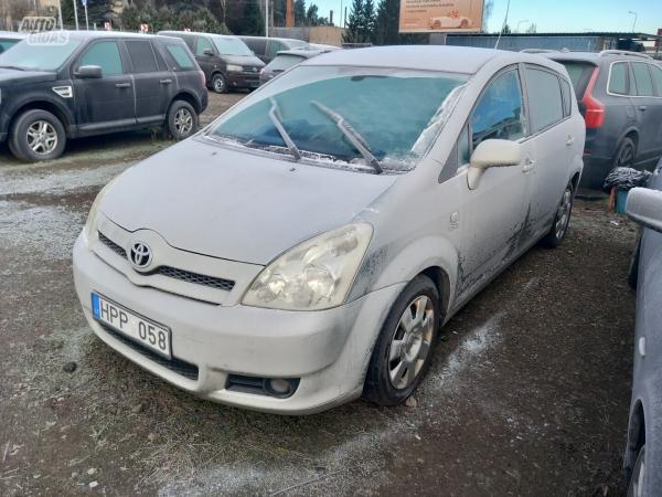 Pelēks Toyota Corolla Verso 2005 Utena, ar dzinēja tilpumu 2.00 L un nobraukumu 332 tūkst. km par 1500 €, foto 4 vietnē AUTOMOTO.COM.LV