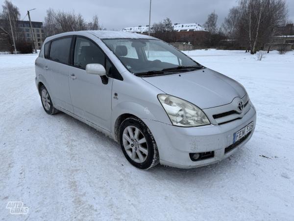 Pelēks Toyota Corolla Verso 2005 Kauņa, ar dzinēja tilpumu 2.00 L un nobraukumu 400 tūkst. km par 1250 €, foto 2 vietnē AUTOMOTO.COM.LV