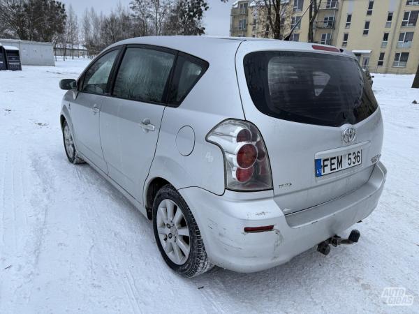 Pelēks Toyota Corolla Verso 2005 Kauņa, ar dzinēja tilpumu 2.00 L un nobraukumu 400 tūkst. km par 1250 €, foto 3 vietnē AUTOMOTO.COM.LV