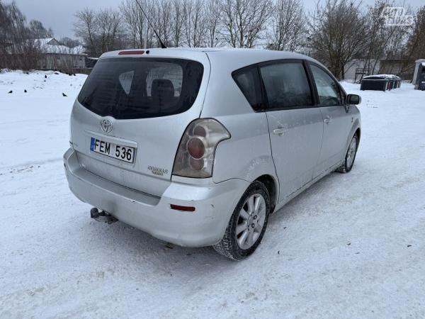 Pelēks Toyota Corolla Verso 2005 Kauņa, ar dzinēja tilpumu 2.00 L un nobraukumu 400 tūkst. km par 1250 €, foto 4 vietnē AUTOMOTO.COM.LV