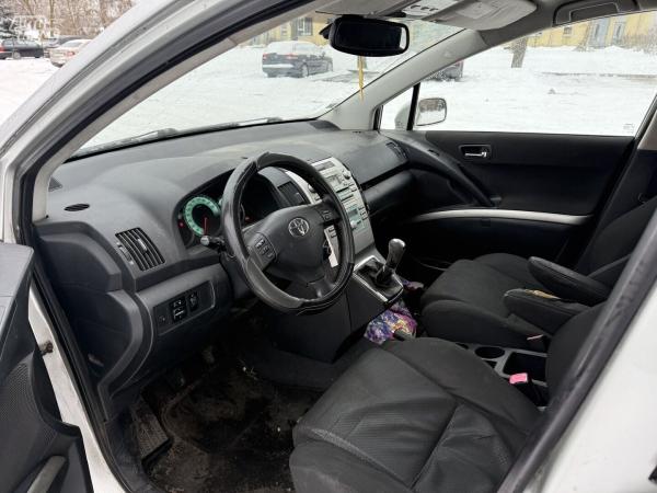 Pelēks Toyota Corolla Verso 2005 Kauņa, ar dzinēja tilpumu 2.00 L un nobraukumu 400 tūkst. km par 1250 €, foto 5 vietnē AUTOMOTO.COM.LV