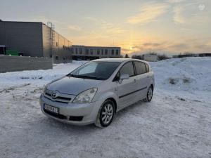 Pelēks Toyota Corolla Verso 2005 Viļņa, ar dzinēja tilpumu 2.00 L un nobraukumu 432 tūkst. km par 1900 €, foto  vietnē AUTOMOTO.COM.LV