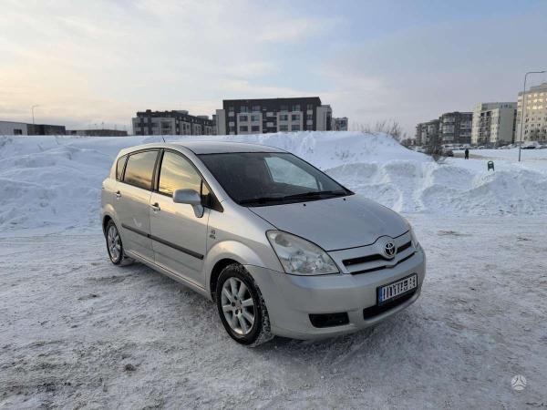 Pelēks Toyota Corolla Verso 2005 Viļņa, ar dzinēja tilpumu 2.00 L un nobraukumu 432 tūkst. km par 1900 €, foto 3 vietnē AUTOMOTO.COM.LV