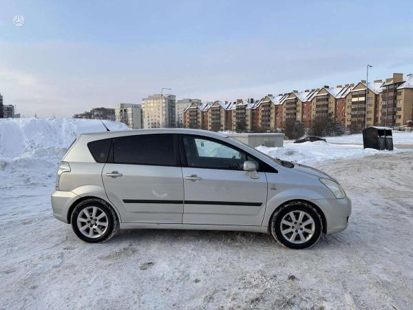 Pelēks Toyota Corolla Verso 2005 Viļņa, ar dzinēja tilpumu 2.00 L un nobraukumu 432 tūkst. km par 1900 €, foto 4 vietnē AUTOMOTO.COM.LV