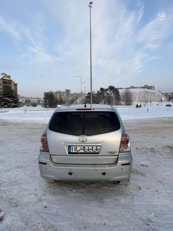 Pelēks Toyota Corolla Verso 2005 Viļņa, ar dzinēja tilpumu 2.00 L un nobraukumu 432 tūkst. km par 1900 €, foto 6 vietnē AUTOMOTO.COM.LV