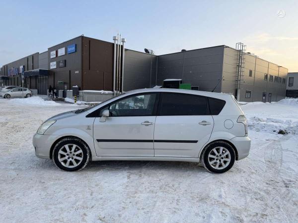Pelēks Toyota Corolla Verso 2005 Viļņa, ar dzinēja tilpumu 2.00 L un nobraukumu 432 tūkst. km par 1900 €, foto 8 vietnē AUTOMOTO.COM.LV