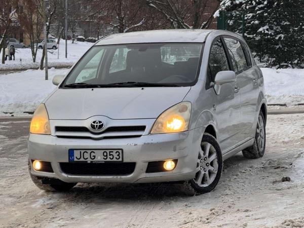 Pelēks Toyota Corolla Verso 2005 Viļņa, ar dzinēja tilpumu 1.79 L un nobraukumu 117 tūkst. km par 1550 €, foto 1 vietnē AUTOMOTO.COM.LV