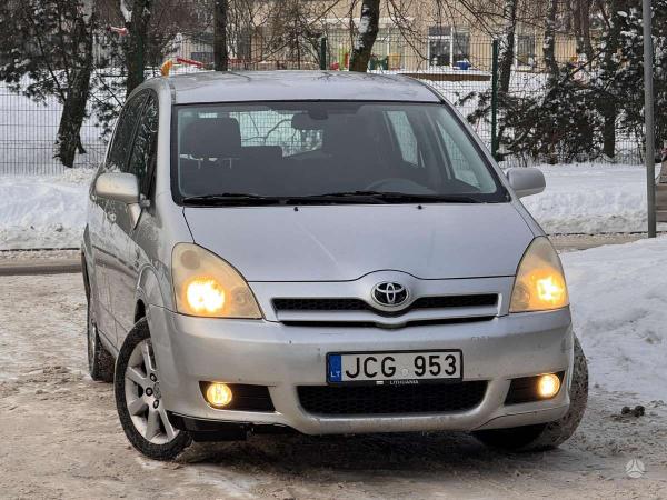Pelēks Toyota Corolla Verso 2005 Viļņa, ar dzinēja tilpumu 1.79 L un nobraukumu 117 tūkst. km par 1550 €, foto 2 vietnē AUTOMOTO.COM.LV