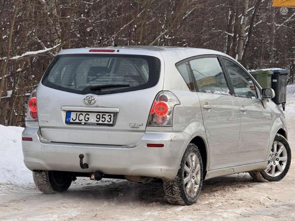Pelēks Toyota Corolla Verso 2005 Viļņa, ar dzinēja tilpumu 1.79 L un nobraukumu 117 tūkst. km par 1550 €, foto 3 vietnē AUTOMOTO.COM.LV