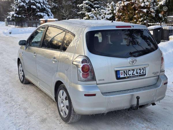 Grey Toyota Corolla Verso 2005 in Vilnius, with an engine capacity of 1.80 L and mileage of 198 thousand km for 2350 €, photo 3 on AUTOMOTO.COM.LV