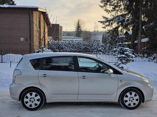 Grey Toyota Corolla Verso 2005 in Vilnius, with an engine capacity of 1.80 L and mileage of 198 thousand km for 2350 €, photo 5 on AUTOMOTO.COM.LV