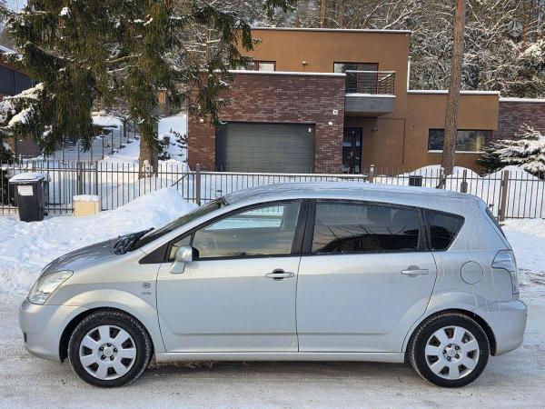 Grey Toyota Corolla Verso 2005 in Vilnius, with an engine capacity of 1.80 L and mileage of 198 thousand km for 2350 €, photo 6 on AUTOMOTO.COM.LV
