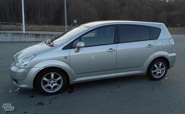 Grey Toyota Corolla Verso 2005 in Vilnius, with an engine capacity of 2.20 L and mileage of 312 thousand km for 2200 €, photo 2 on AUTOMOTO.COM.LV