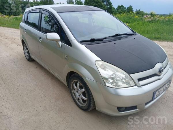 Pelēks Toyota Corolla Verso 2005 Ogre, ar dzinēja tilpumu 2.00 L un nobraukumu 350 tūkst. km par 650 €, foto 1 vietnē AUTOMOTO.COM.LV