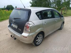 Pelēks Toyota Corolla Verso 2005 Ogre, ar dzinēja tilpumu 2.00 L un nobraukumu 350 tūkst. km par 650 €, foto 4 vietnē AUTOMOTO.COM.LV