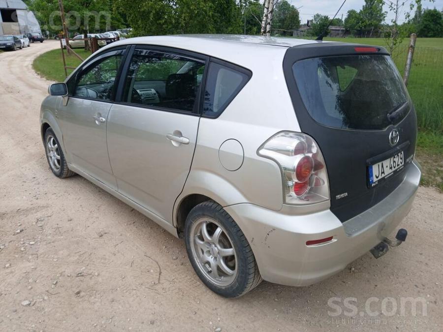 Pelēks Toyota Corolla Verso 2005 Ogre, ar dzinēja tilpumu 2.00 L un nobraukumu 350 tūkst. km par 650 €, foto 5 vietnē AUTOMOTO.COM.LV