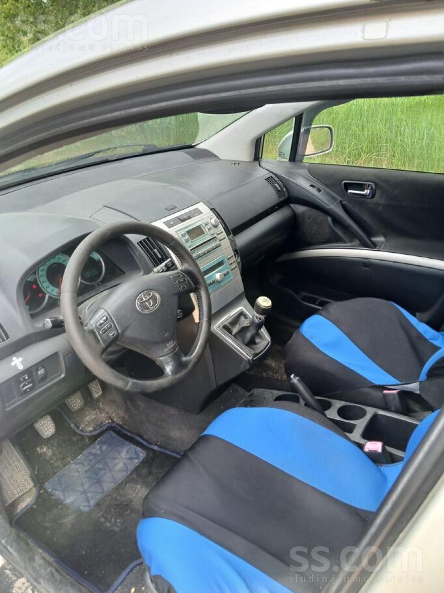 Pelēks Toyota Corolla Verso 2005 Ogre, ar dzinēja tilpumu 2.00 L un nobraukumu 350 tūkst. km par 650 €, foto 6 vietnē AUTOMOTO.COM.LV