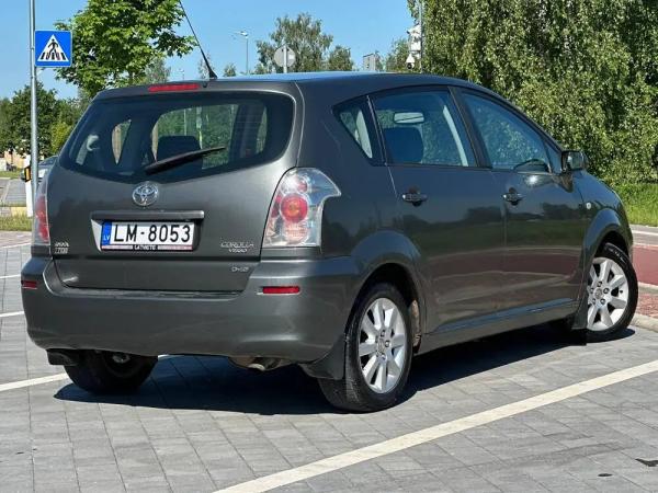 Pelēks Toyota Corolla Verso 2005 Jelgava, ar dzinēja tilpumu 2.20 L un nobraukumu 370 tūkst. km par 1990 €, foto 6 vietnē AUTOMOTO.COM.LV