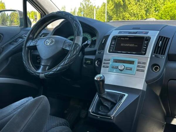 Pelēks Toyota Corolla Verso 2005 Jelgava, ar dzinēja tilpumu 2.20 L un nobraukumu 370 tūkst. km par 1990 €, foto 10 vietnē AUTOMOTO.COM.LV