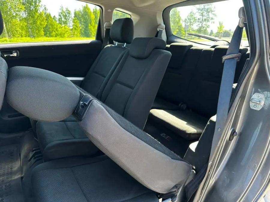 Серый Тойота Королла Версо 2005 в Елгава, объемом двигателя 2.20 л и пробегом 370 тыс. км за 1990 €, фото 15 на AUTOMOTO.COM.LV