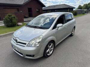 Grey Toyota Corolla Verso 2005 in Kaunas, with an engine capacity of 2.23 L and mileage of 350 thousand km for 1550 €, photo  on AUTOMOTO.COM.LV